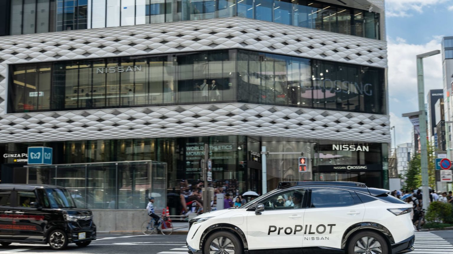 Nissan Seeks to Undercut Tesla with $4,000 ‘Self-Driving’ System by ...